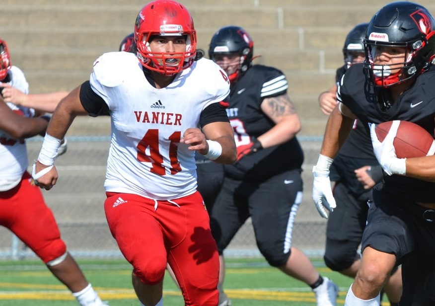 Football collégial : Vanier s’impose et une grosse tuile sur la tête ...